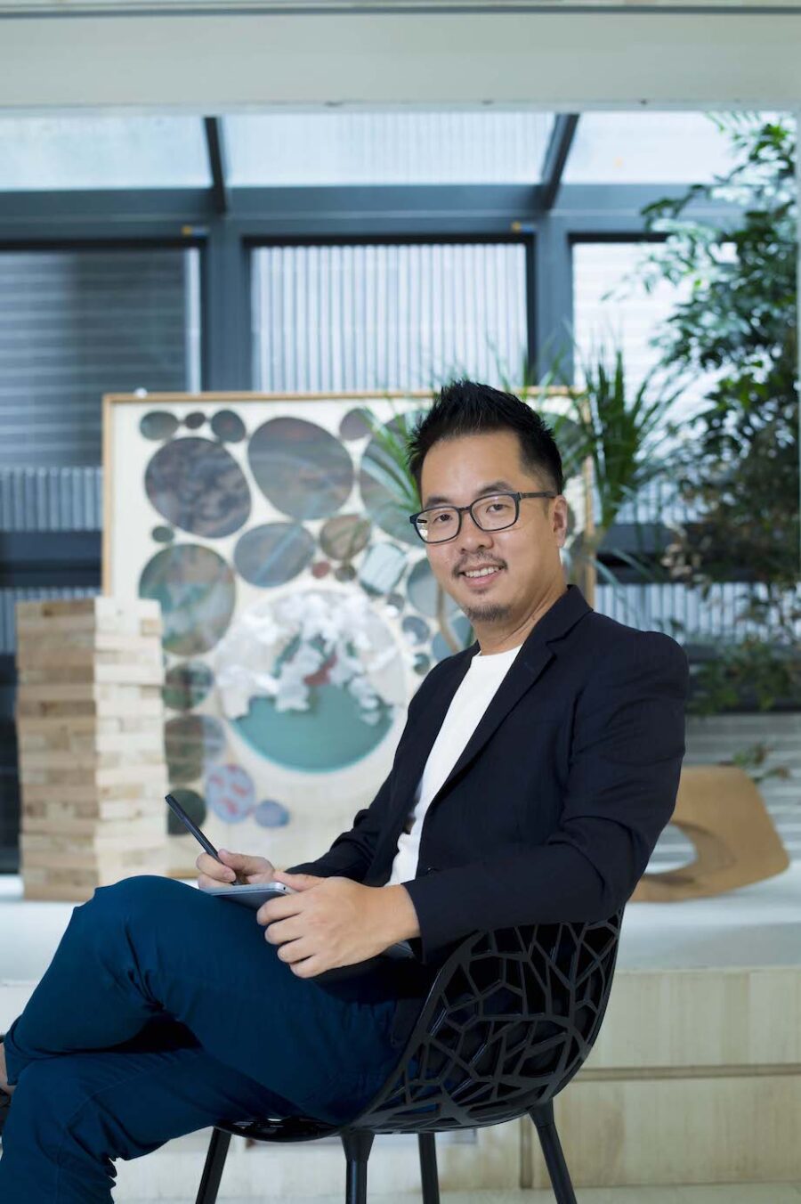 神戸レザー製、折りたたんで世界へ持ち運べるラグジュアリーな家具〈BLOOM〉 - TECTURE MAG（テクチャーマガジン） | 空間デザイン・建築メディア