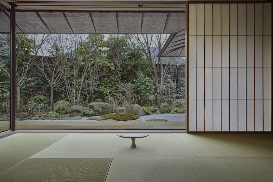 原 研哉氏をデザイナーに迎えたコラボレーションモデル、飛騨産業が新たな家具シリーズ「SUWARI（座り）」を開発 - TECTURE MAG（テクチャーマガジン） | 空間デザイン・建築メディア