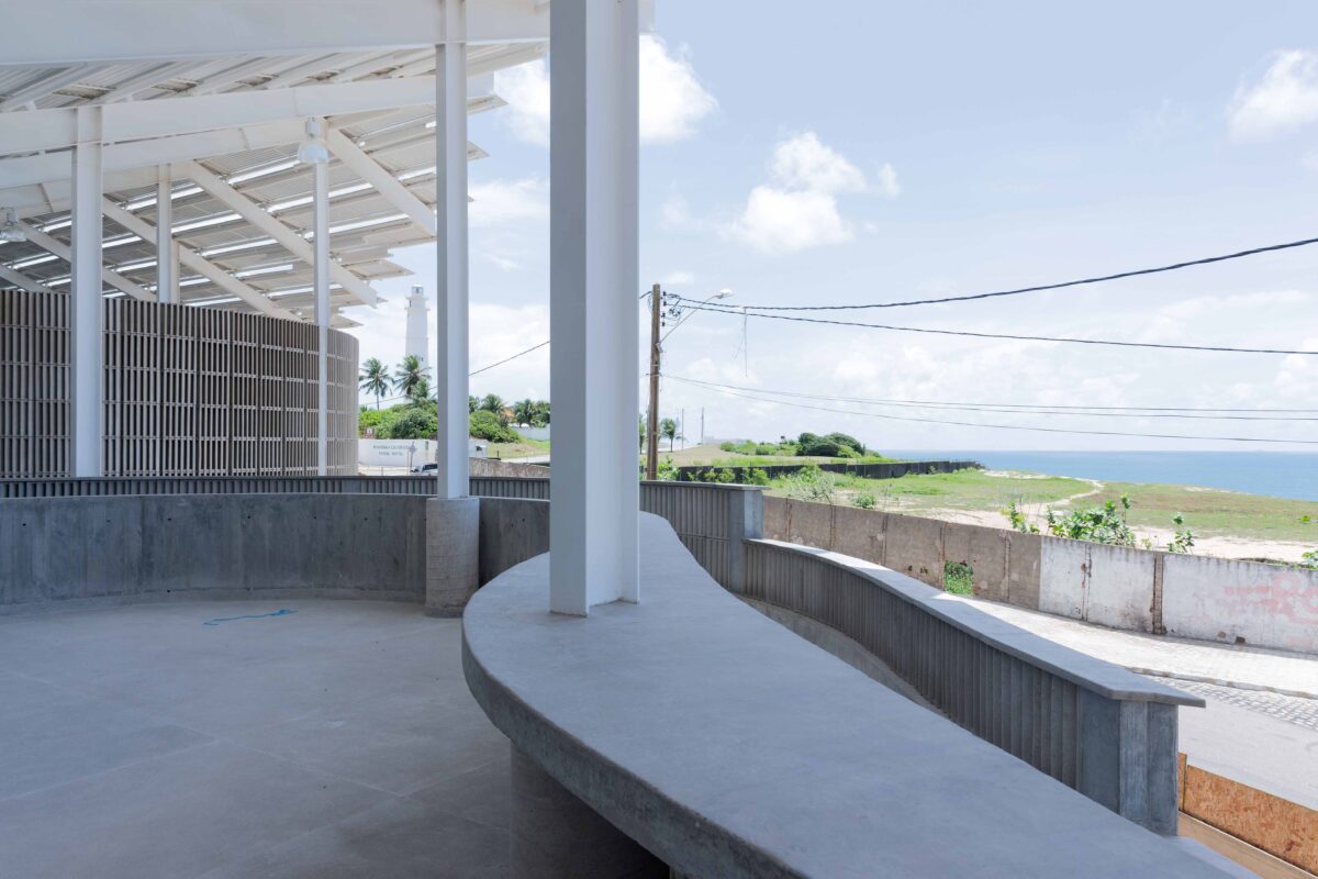 コミュニティの可能性を拡大する真っ白な大屋根、ヘルツォーク＆ド・ムーロンがブラジルに設計した完全自然空調の体育館〈アレーナ・ド・モーロ〉 - TECTURE MAG（テクチャーマガジン ...