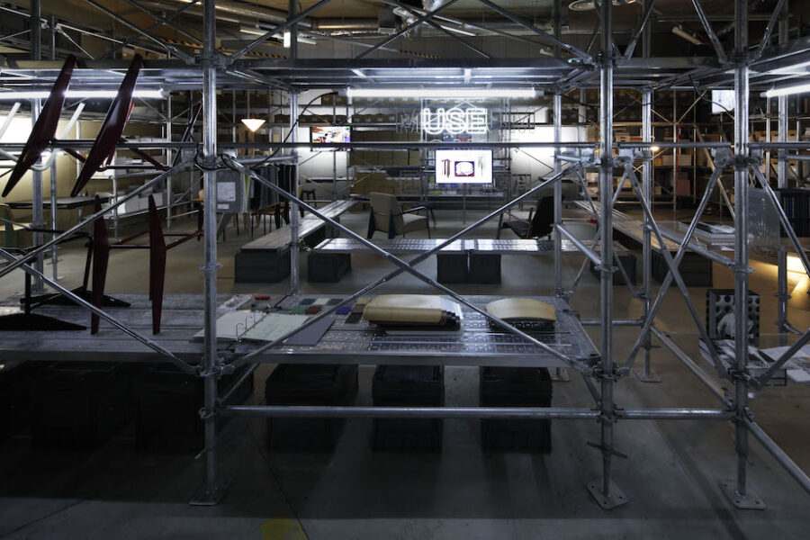 プルーヴェコレクションのデスクやチェアを使えるパブリックスペース：Vitra×SKWAT「P」期間限定オープン - TECTURE MAG（テクチャーマガジン） | 空間デザイン・建築メディア