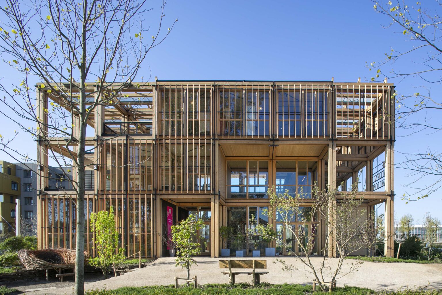 解体・再構築が容易なモジュール式木造パビリオン、DP6アーキテクチャスタジオが手がけた サーキュラーエコノミーの理念を反映した建築〈ナチュラル ...