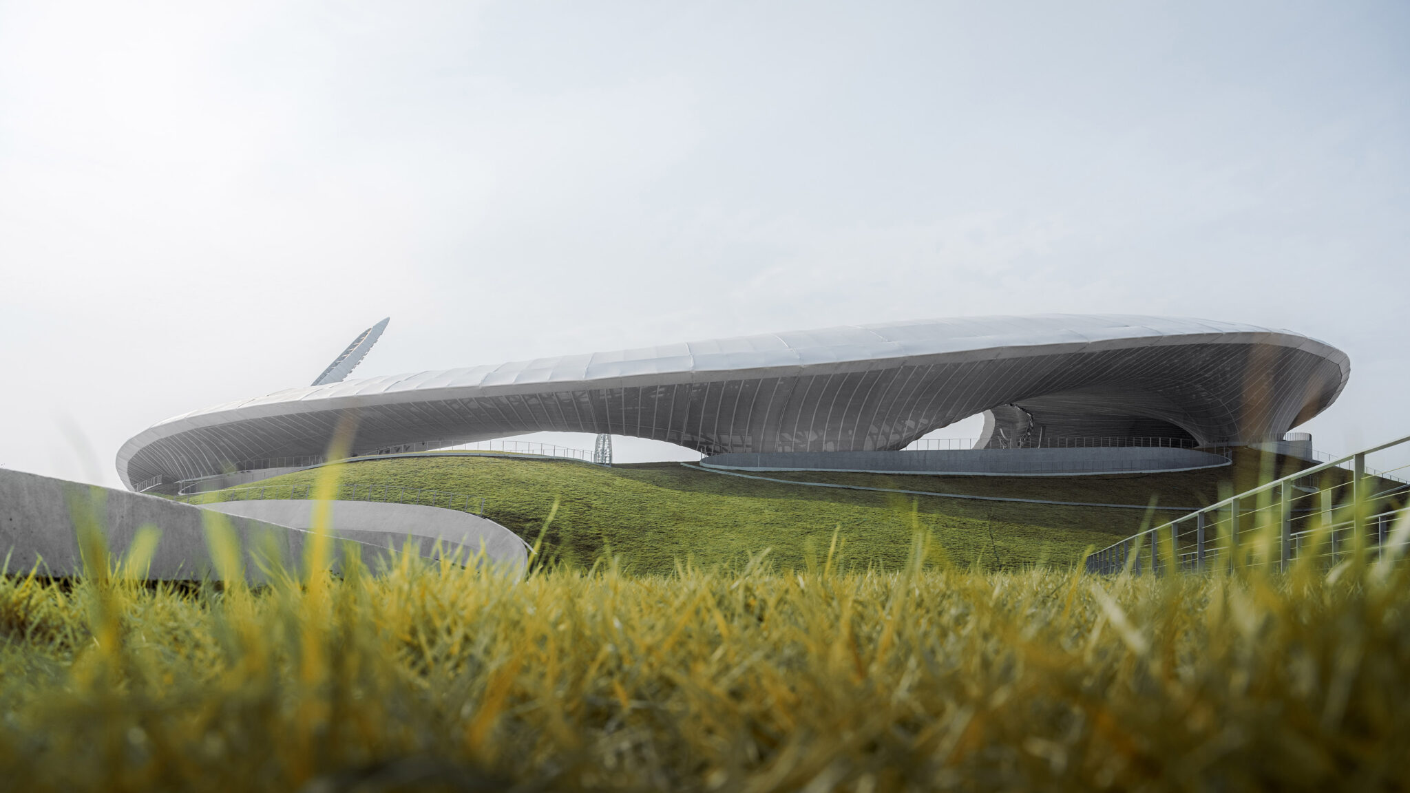 MADアーキテクツが設計した世界最大の土で覆われた複合施設「衢州スポーツパーク」の目玉となる〈衢州スタジアム〉中国 - TECTURE MAG（テクチャーマガジン） | 空間デザイン・建築メディア