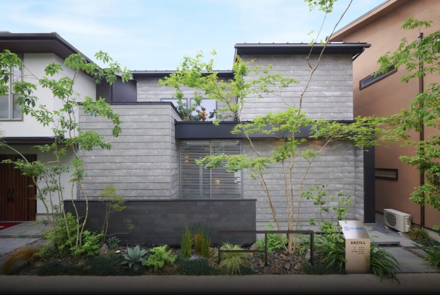 高品質の外装建材で美しいまちなみをつくるケイミューの施工例コンテスト「KMEW DESIGN AWARD 2022」表彰式レポート - TECTURE MAG（テクチャーマガジン） | 空間 ...