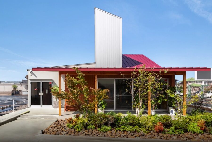 高品質の外装建材で美しいまちなみをつくるケイミューの施工例コンテスト「KMEW DESIGN AWARD 2022」表彰式レポート - TECTURE MAG（テクチャーマガジン） | 空間 ...