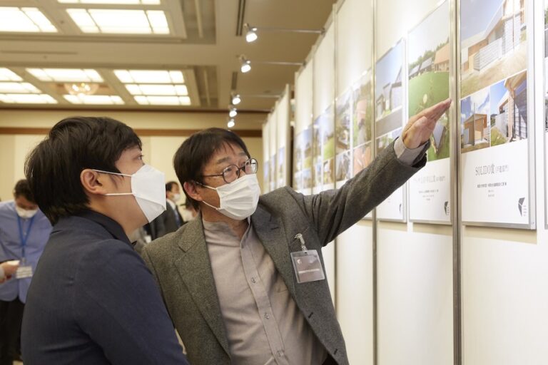 高品質の外装建材で美しいまちなみをつくるケイミューの施工例コンテスト「KMEW DESIGN AWARD 2022」表彰式レポート - TECTURE MAG（テクチャーマガジン） | 空間 ...