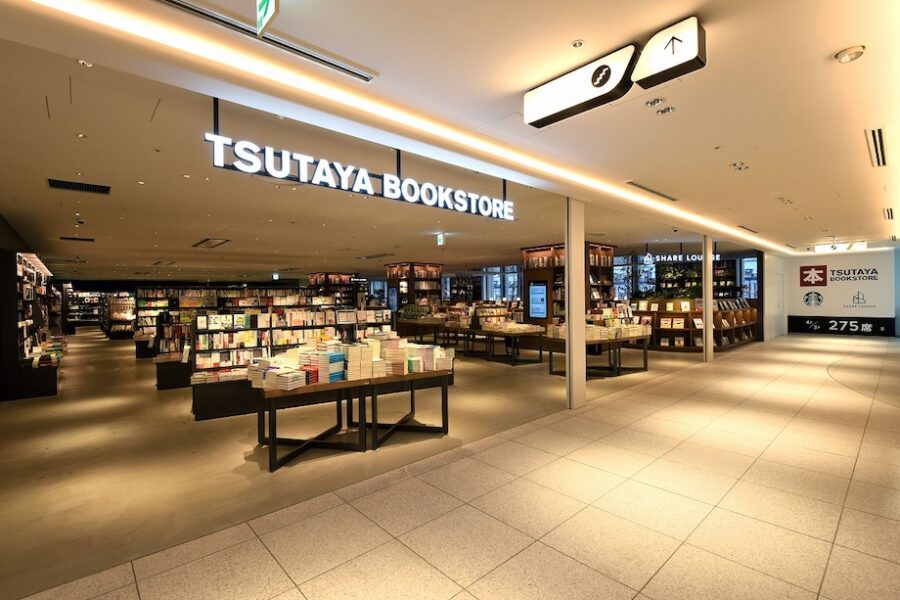 東京駅前・丸ビル3-4階に〈TSUTAYA BOOKSTORE MARUNOUCHI〉がオープン、220席のシェアラウンジを展開 ...