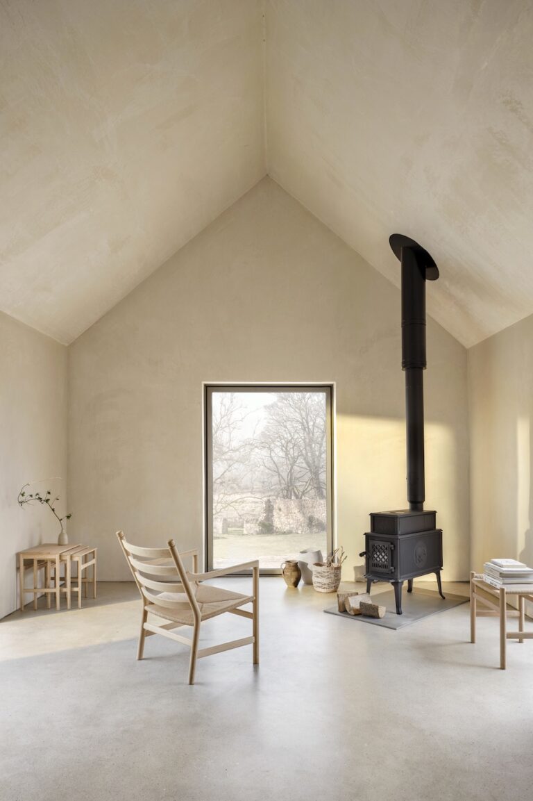 ハンス J.ウェグナーがデザインした〈ネスティングテーブル〉カール・ハンセン＆サンから3/1発売 - TECTURE MAG（テクチャーマガジン） | 空間デザイン・建築メディア