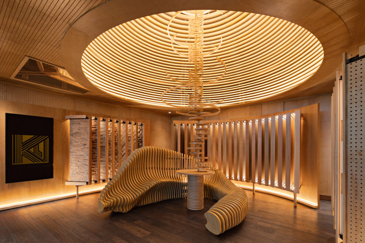 木材の可能性を示すショールーム、大スパンや有機的な形状など 木材のさまざまな表現を見せる空間〈ホーンズツリー〉インドネシア・セニマン・ルアン - TECTURE MAG（テクチャーマガジン ...