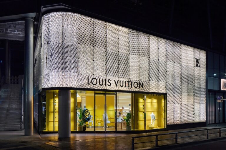 ルイ・ヴィトンが書籍『LOUIS VUITTON SKIN: THE ARCHITECTURE OF LUXURY』を刊行、各都市店舗の建築的アイデンティティを通してメゾンの世界観を伝える ...