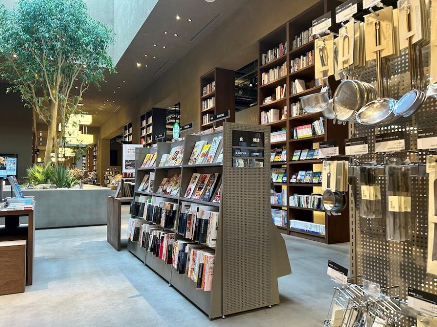 SUPPOSE DESIGN OFFICEが設計した〈TSUTAYA BOOKSTORE 常総インターチェンジ〉がオープン、常総市のアグリサイエンスバレー構想に基づく開業 - TECTURE ...