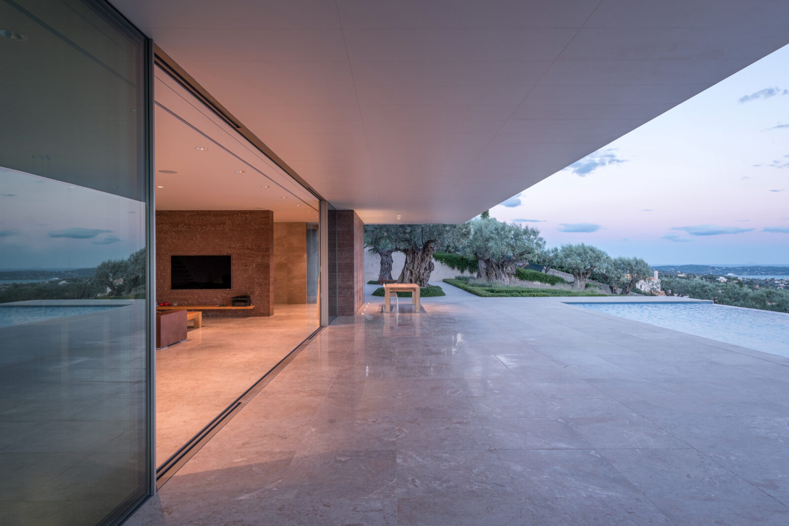 最大開口幅13m×高さ4m！ 視界を広げる超大型パノラマウィンドウ コンセプトは“A VIEW, NOT A WINDOW”。NODEAのPANORAMA WINDOW「SKY-FRAME ...