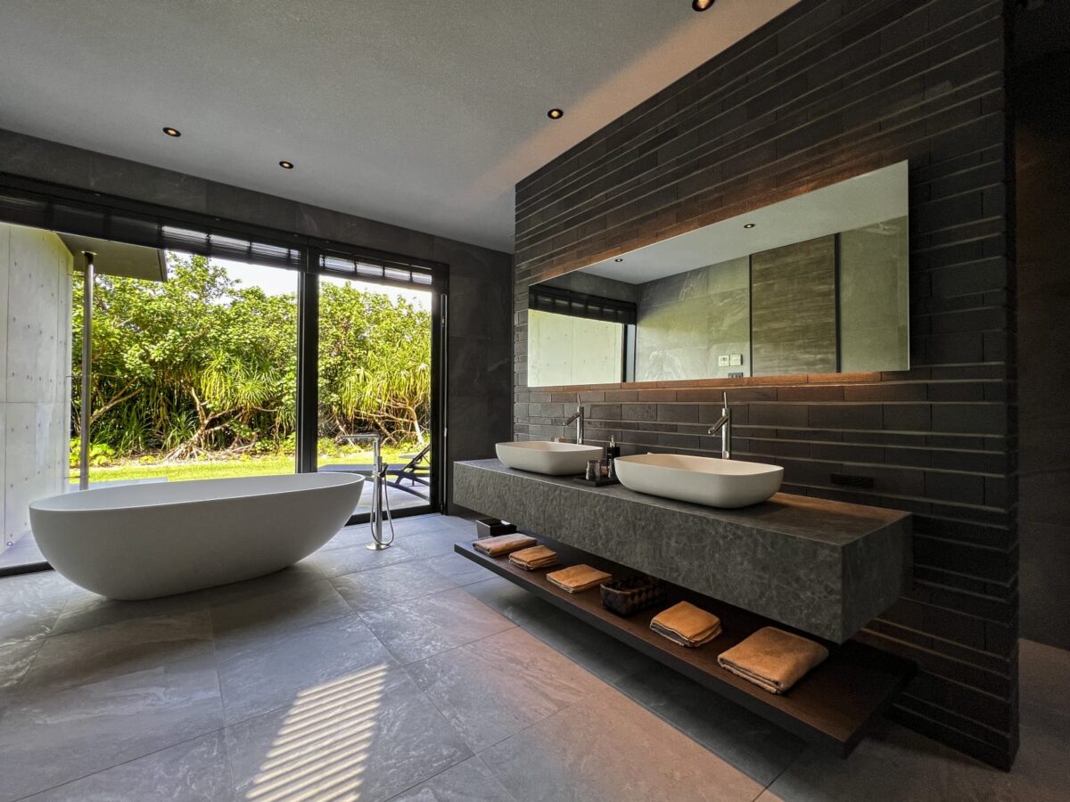 リゾートで非日常感を演出するデザインと質感 ─貸別荘建築での「ARC-X」採用事例の設計ポイント - TECTURE MAG（テクチャーマガジン） | 空間デザイン・建築メディア