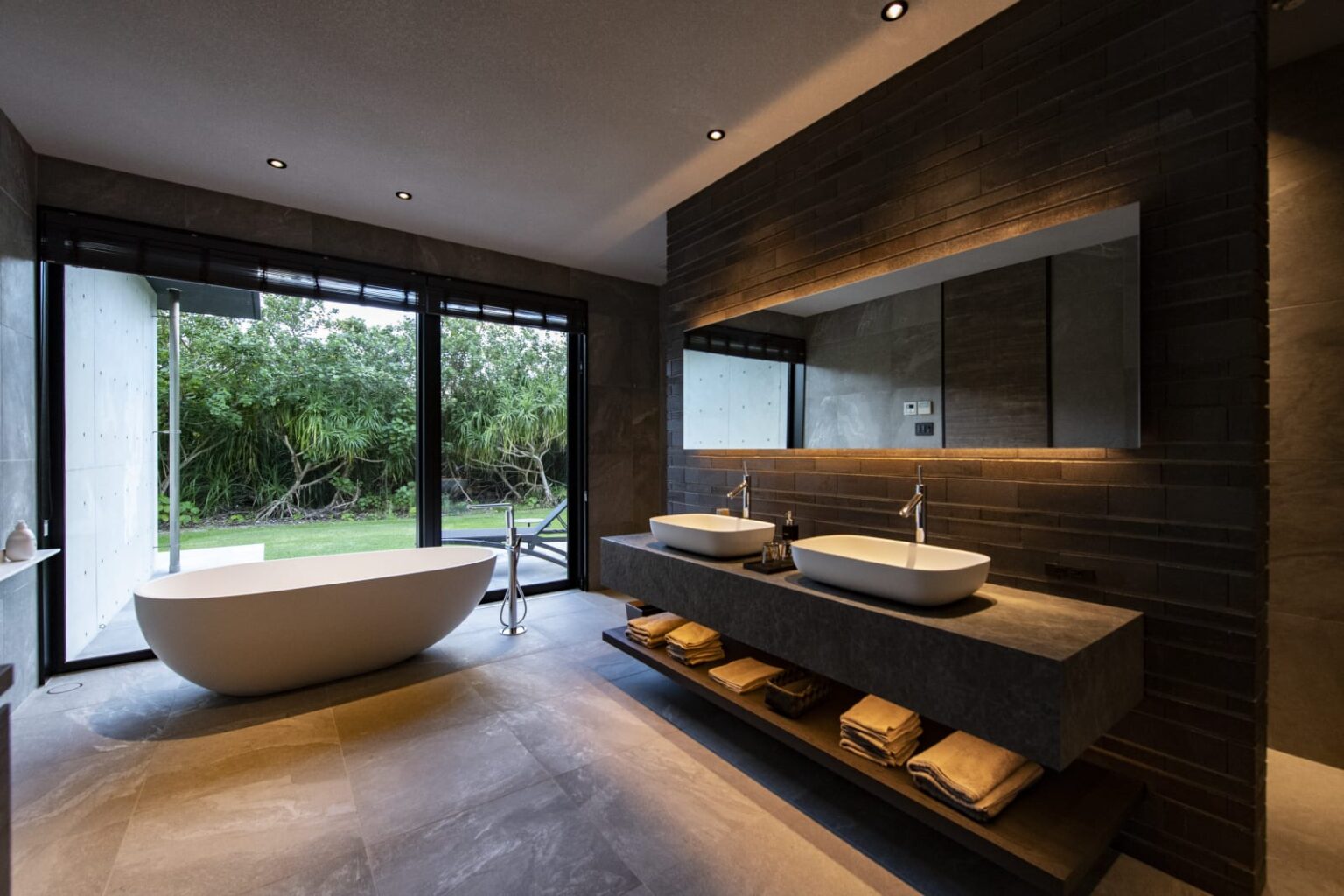 リゾートで非日常感を演出するデザインと質感 ─貸別荘建築での「ARC-X」採用事例の設計ポイント - TECTURE MAG（テクチャーマガジン） | 空間デザイン・建築メディア