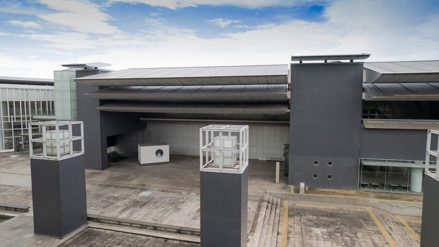 中銀カプセルタワービル「カプセル新陳代謝プロジェクト」国内外で進行中、黒川紀章が設計した和歌山県立近代美術館にて展示、海外ではサンフランシスコ近代美術館が1カプセルを取得 - TECTURE ...