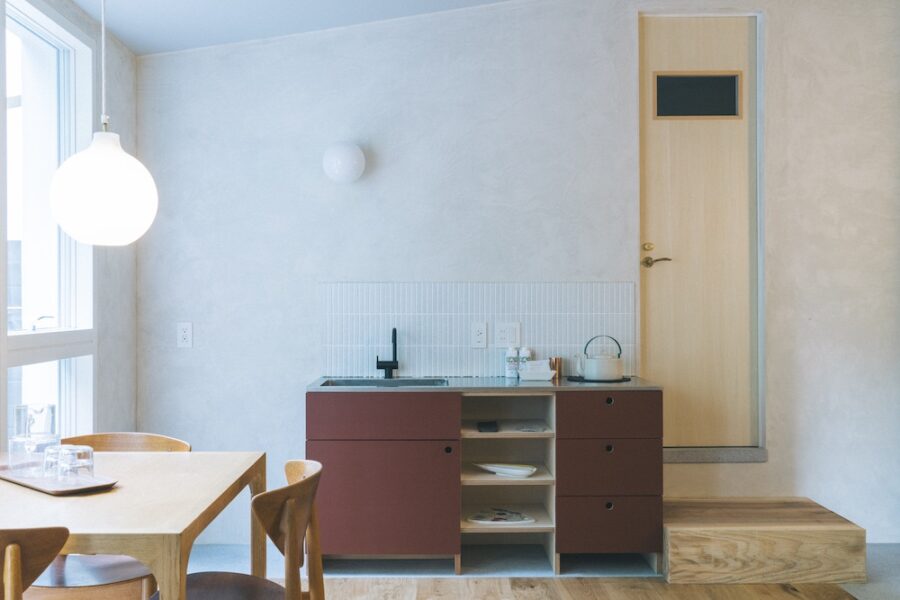 ドライブインを改修したホテル〈haluta hotelli still（ハルタホテリ シュティル）〉が軽井沢に開業、断熱改修で空気環境の快適さを追求した宿泊施設 - TECTURE MAG ...