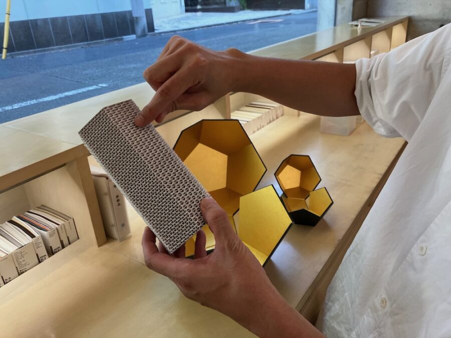 紙素材でつくられた仏壇〈Paper Altar〉初披露！竹尾 × 若林佛具製作所 × 鬼木孝一郎 × 三澤遥「AOYAMA PRODUCT ...