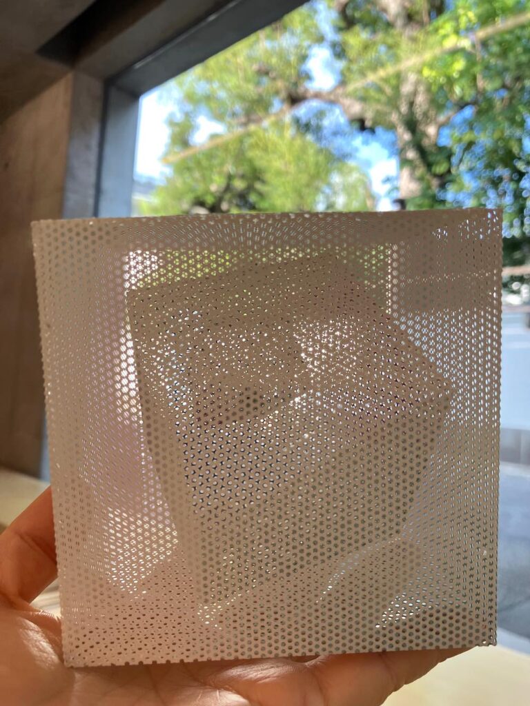 紙素材でつくられた仏壇〈Paper Altar〉初披露！竹尾 × 若林佛具製作所 × 鬼木孝一郎 × 三澤遥「AOYAMA PRODUCT ...