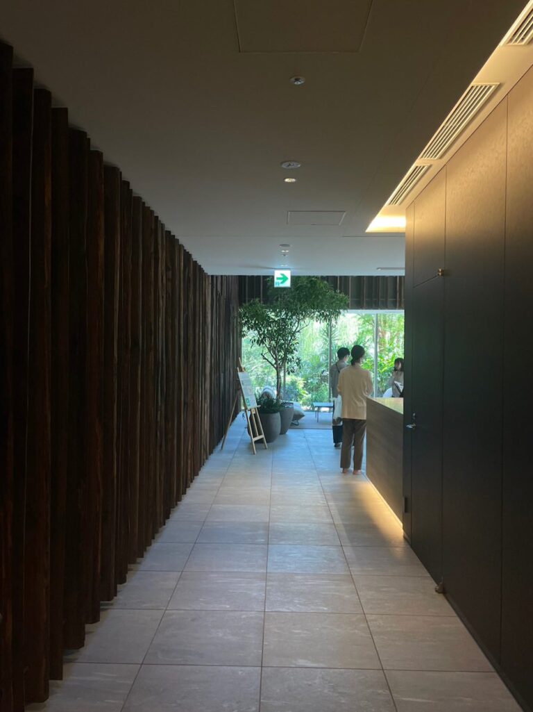 代官山に複合施設〈Forestgate Daikanyama（フォレストゲート代官山）〉が開業、隈研吾建築都市設計事務所がMAIN棟の基本設計・デザインを担当 - TECTURE MAG（テク ...