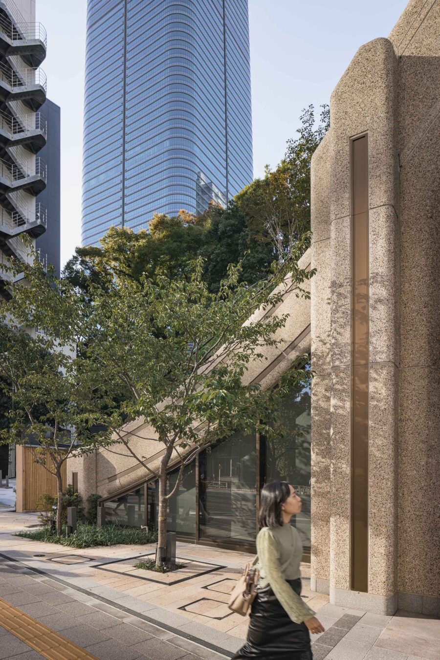 ヘザウィック・スタジオによる、立体的な庭園で包まれた〈麻布台ヒルズ〉低層部 - TECTURE MAG（テクチャーマガジン） | 空間デザイン・建築メディア