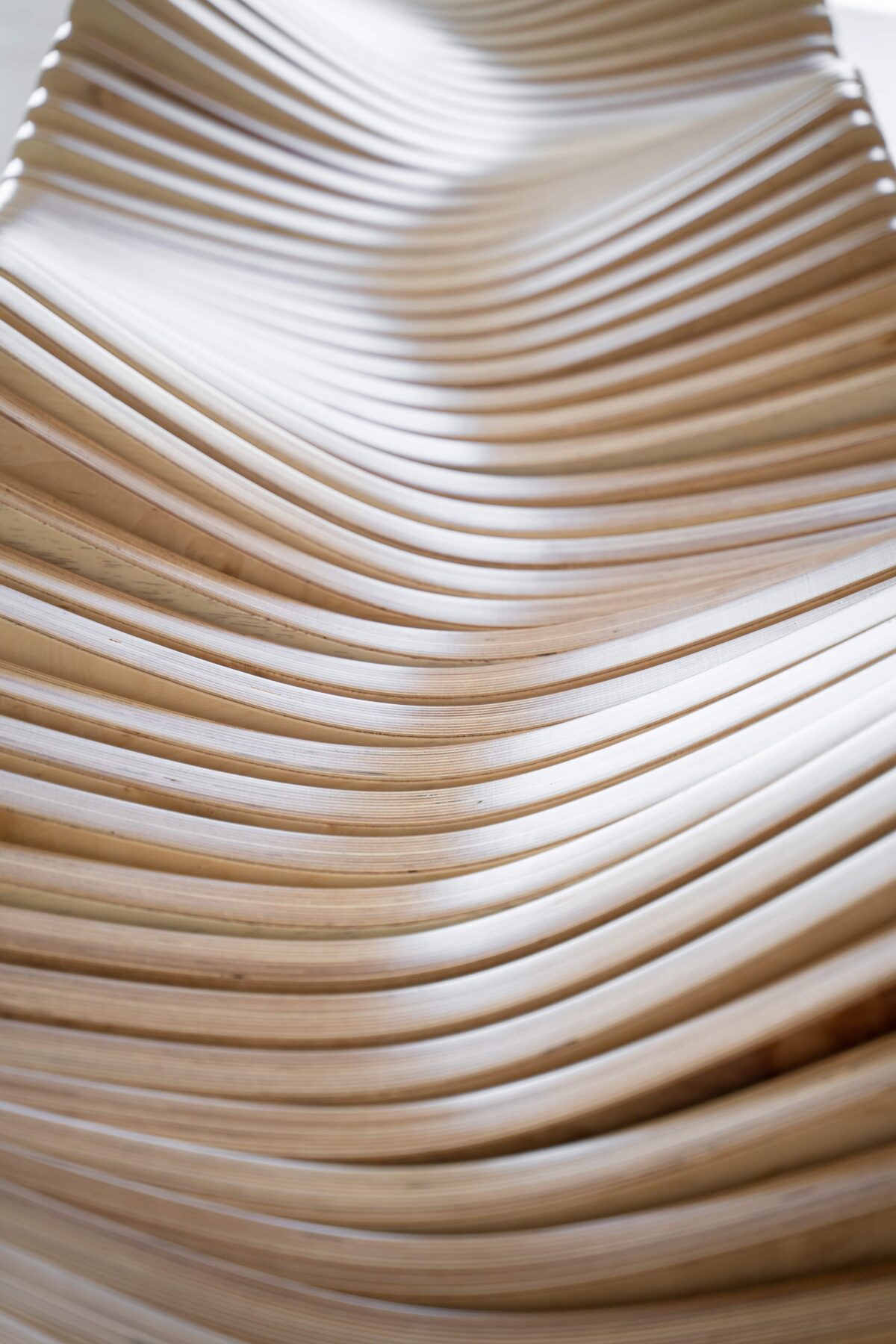 利用者の動きに反応し波のようにうねるベンチ〈SurfBench〉 - TECTURE MAG（テクチャーマガジン） | 空間デザイン・建築メディア