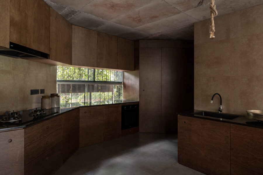 天窓でもある座席で楽しむ屋根上の劇場空間のあるコミュニティ・レジデンス〈Nisarga Art Hub〉ウォールメーカーズ、インド - TECTURE MAG（テクチャーマガジン） | 空間 ...