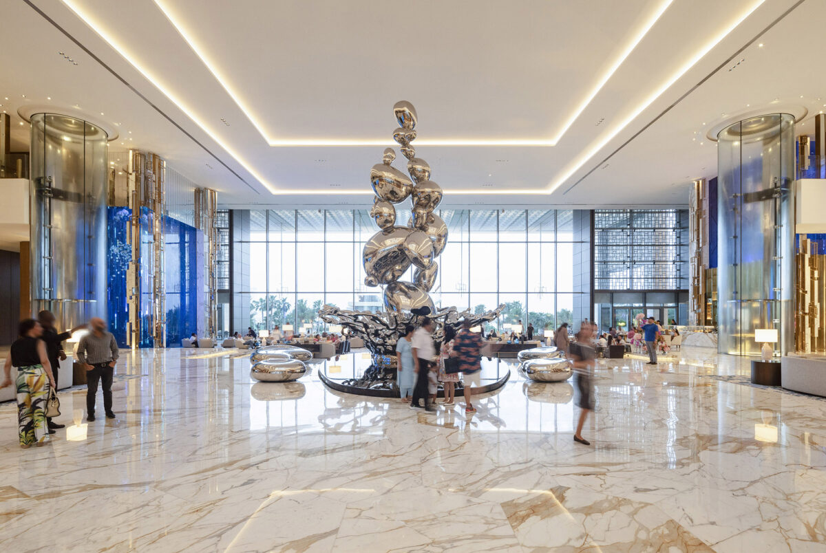 ドバイに新たに誕生した 階段状に積み上がるリゾートホテル〈アトランティス ザ ロイヤル〉KPF - TECTURE MAG（テクチャーマガジン） | 空間デザイン・建築メディア