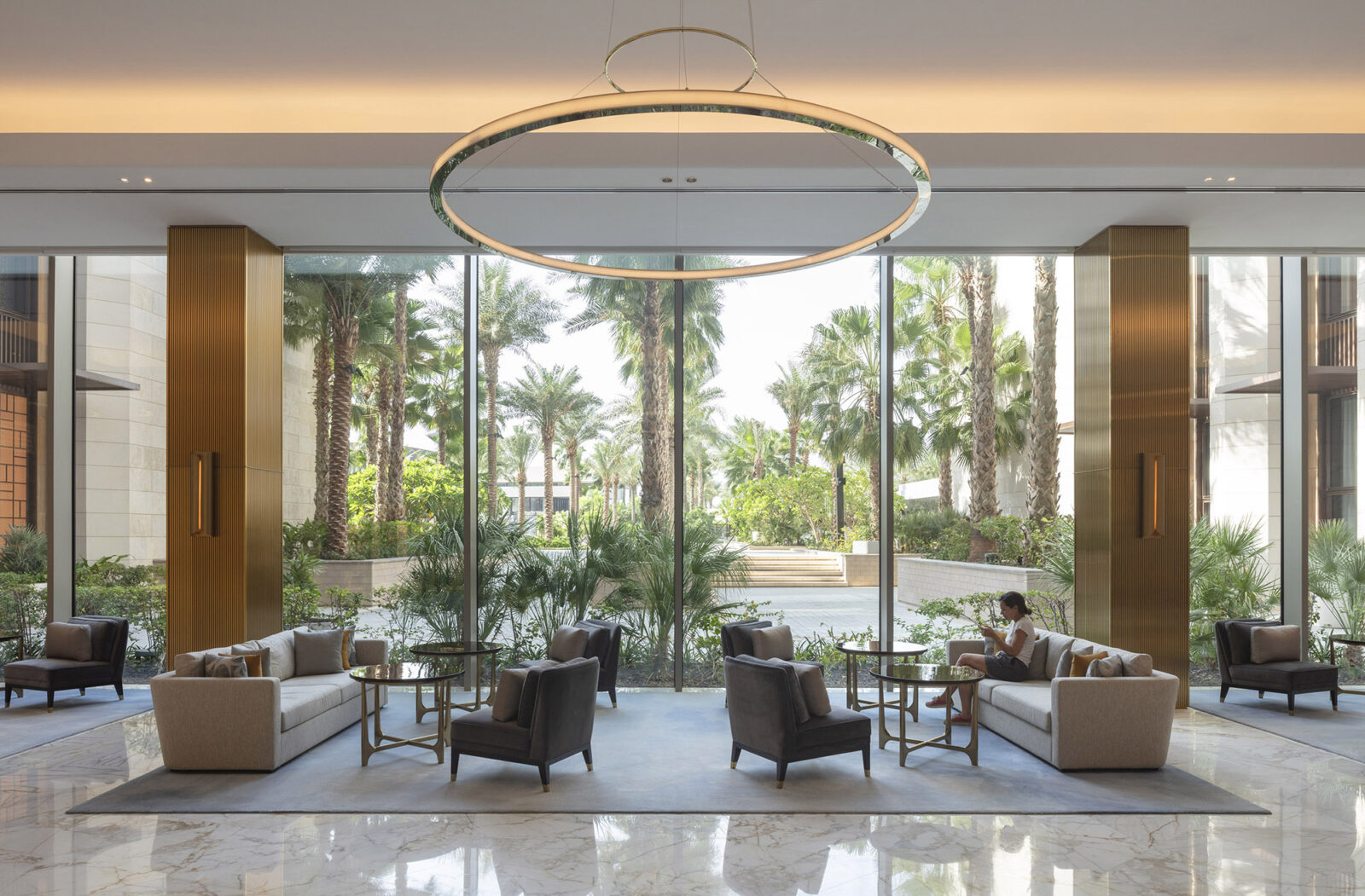 ドバイに新たに誕生した 階段状に積み上がるリゾートホテル〈アトランティス ザ ロイヤル〉KPF - TECTURE MAG（テクチャーマガジン） | 空間デザイン・建築メディア