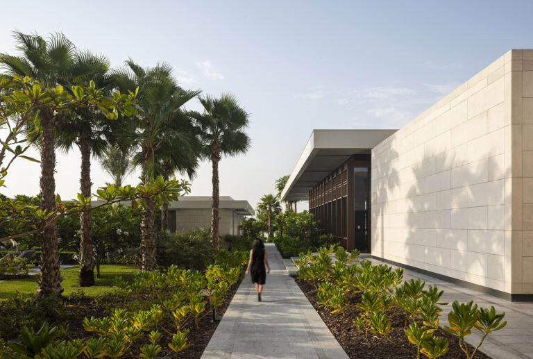 ドバイに新たに誕生した 階段状に積み上がるリゾートホテル〈アトランティス ザ ロイヤル〉KPF - TECTURE MAG（テクチャーマガジン） | 空間デザイン・建築メディア