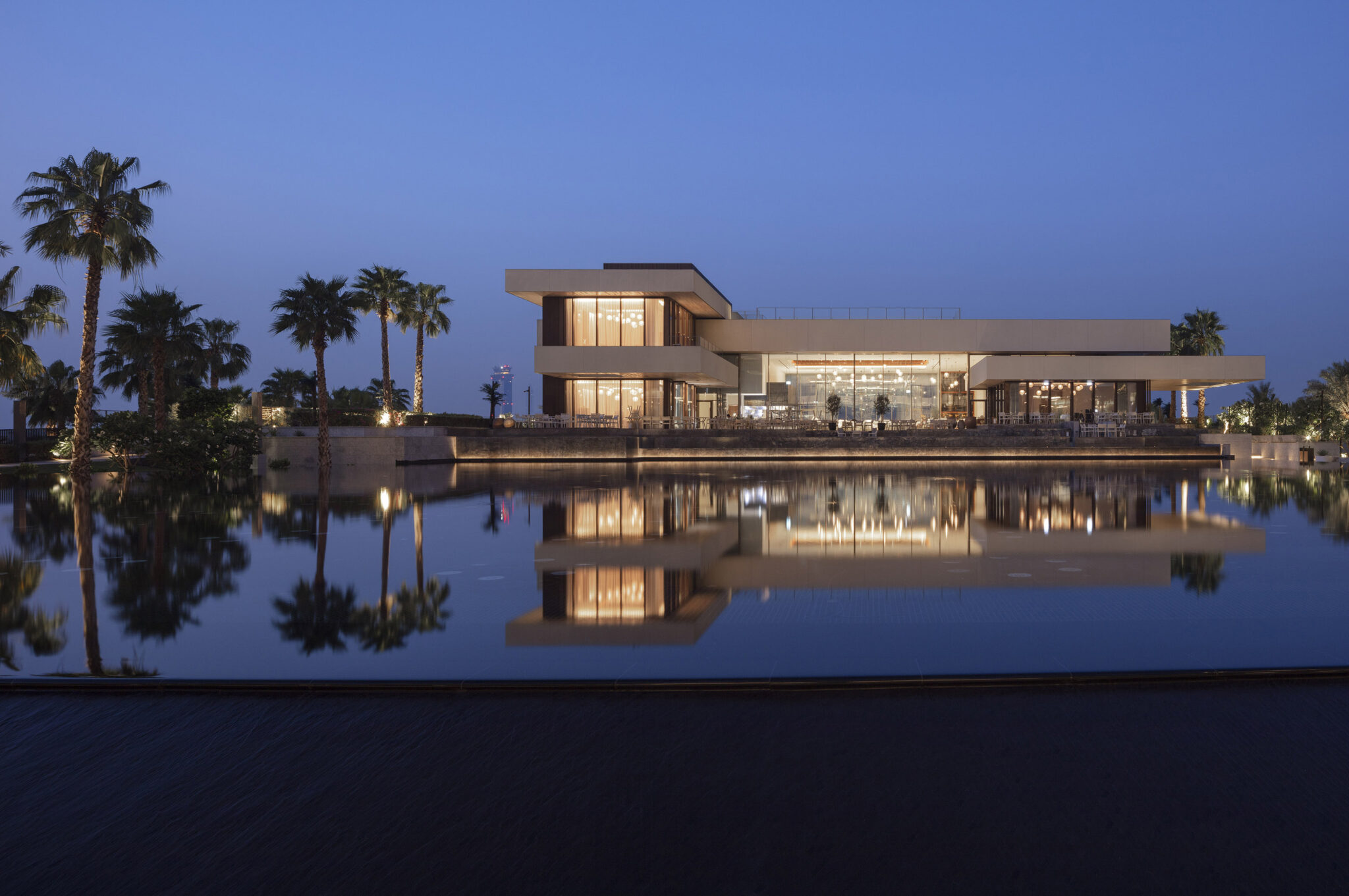 ドバイに新たに誕生した 階段状に積み上がるリゾートホテル〈アトランティス ザ ロイヤル〉KPF - TECTURE MAG（テクチャーマガジン） | 空間デザイン・建築メディア