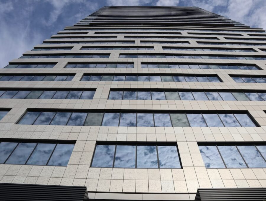 日建設計とナスカがデザインアーキテクトを務めた複合施設〈Shibuya Sakura Stage（渋谷サクラステージ）〉竣工、縦軸動線「アーバンコア」や歩行者デッキの整備によって高低差ある桜丘 ...