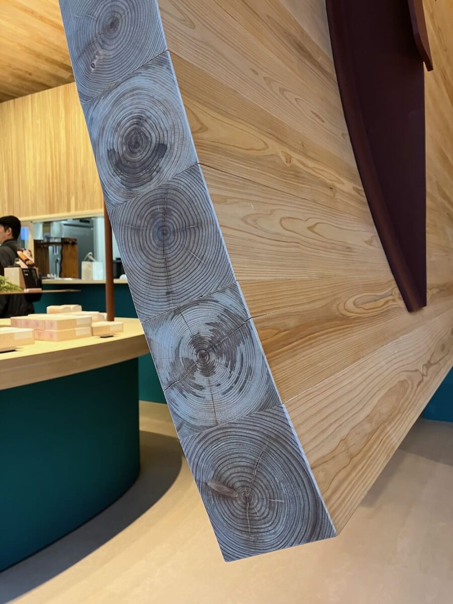 成瀬・猪熊建築設計事務所が手がけた〈meet tree GINZA〉が銀座にオープン！ 中津川産檜の角材で組んだ2つのヴォールトの下で特選スイーツとサステナブルコスメを展開[内覧会レポート ...