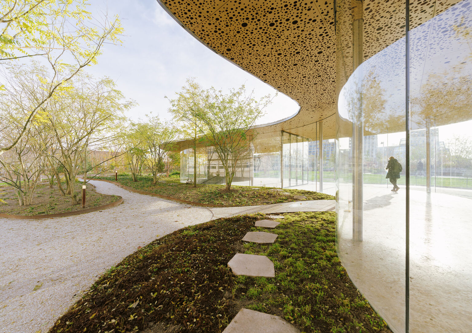 活気ある都市の中に現れた自然豊かな公園島〈オペラパーク〉Cobe、デンマーク - TECTURE MAG（テクチャーマガジン） | 空間デザイン・建築メディア