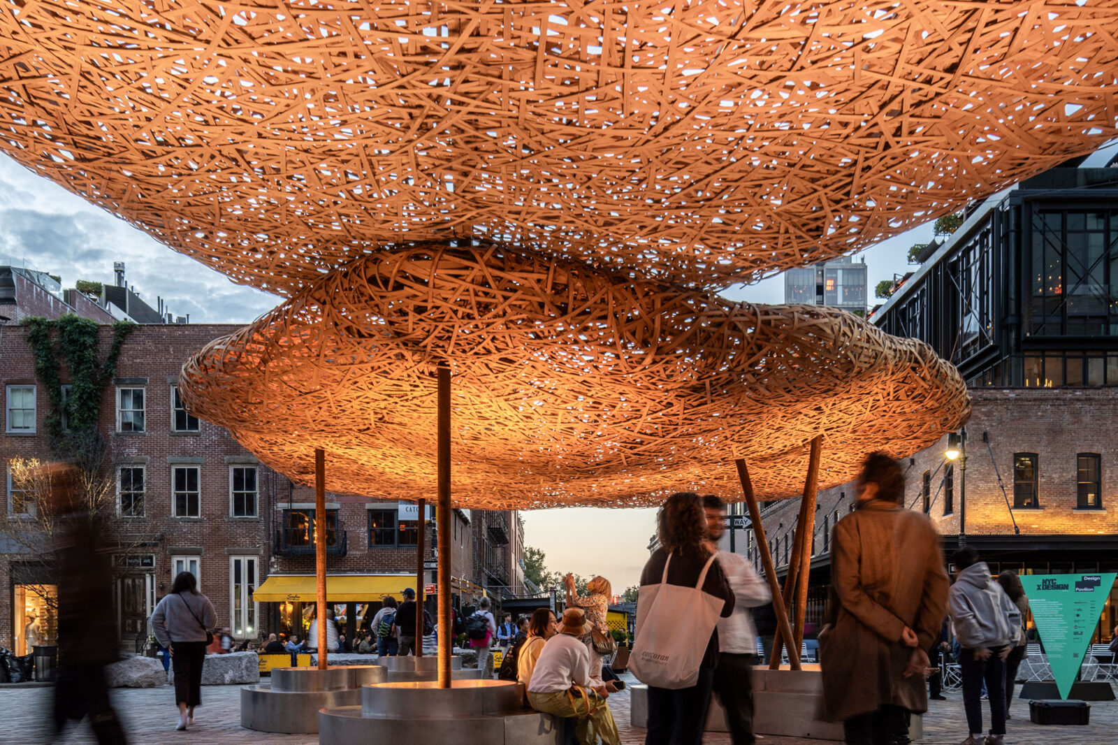 ニューヨークの街角に現れた竹の雲〈バンブー・クラウド〉llLab.、アメリカ - TECTURE MAG（テクチャーマガジン） | 空間デザイン・建築メディア