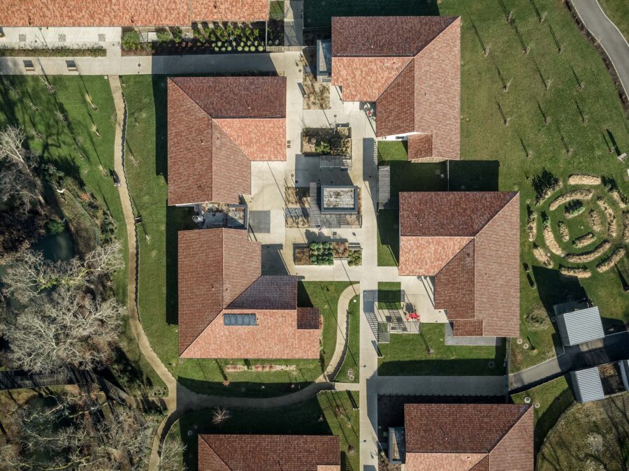 フランス初となる認知症患者のためのケアハウス〈アルツハイマー・ビレッジ〉NORD Architects - TECTURE MAG（テクチャーマガジン） | 空間デザイン・建築メディア