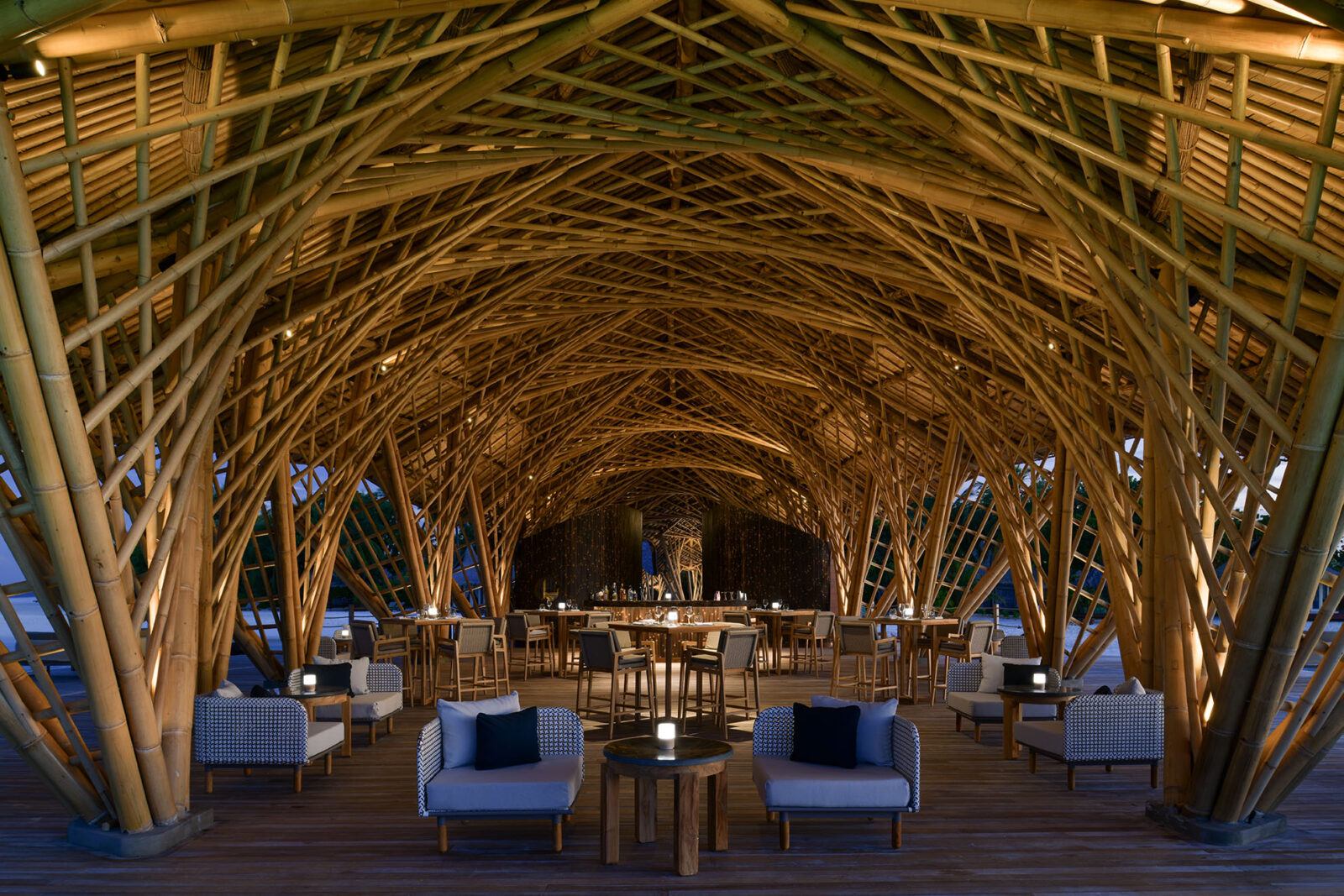 モルディブ近海を泳ぐエイのような 竹×水上レストラン〈Overwater Restaurant〉アトリエ・ノマディック - TECTURE ...