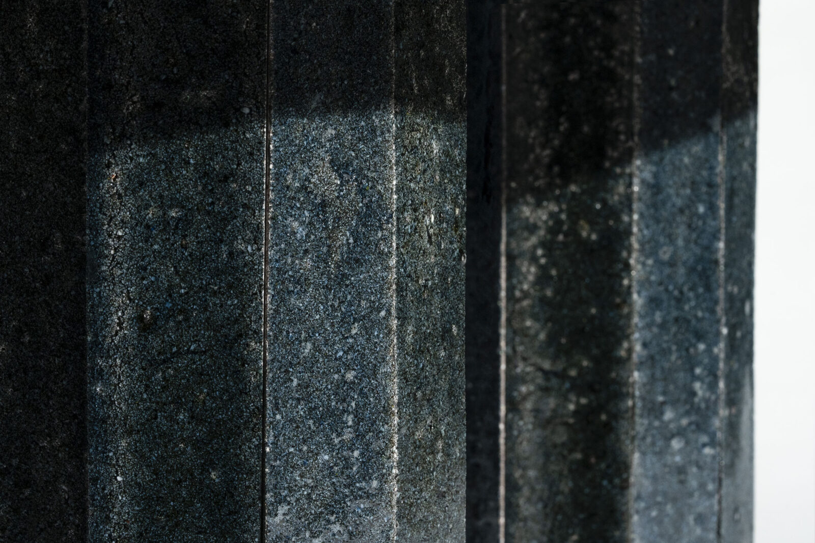 陶磁器廃棄物から生み出す中国発の再生マテリアル〈YiTile〉と〈YiBrick〉Yi Design - TECTURE MAG（テクチャー ...