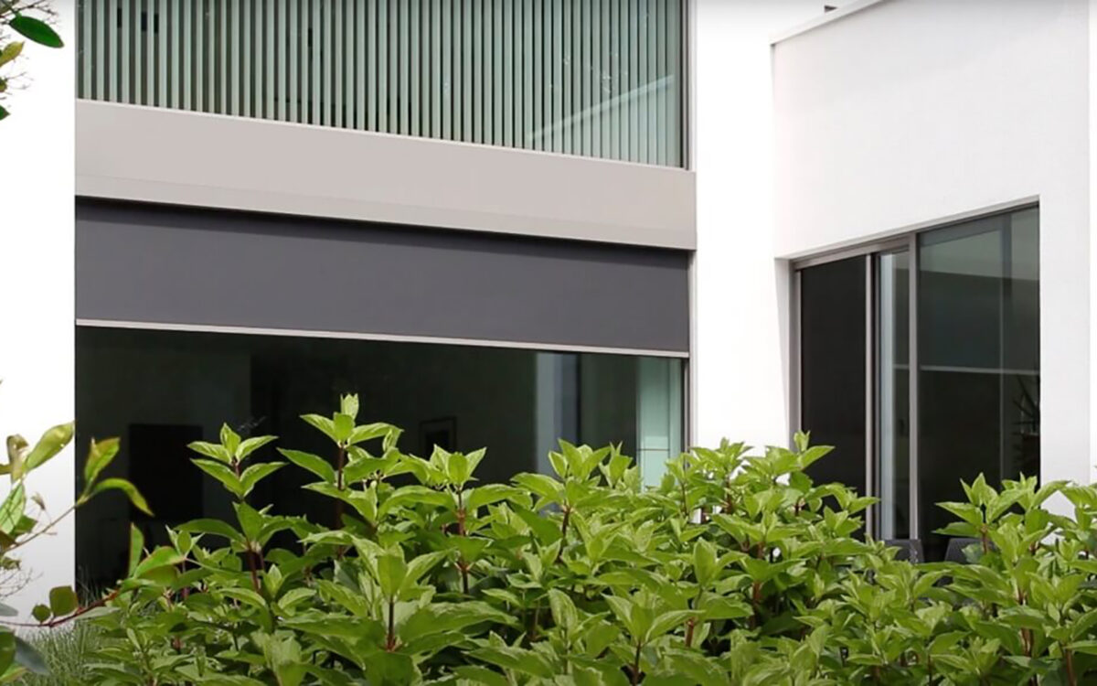 開口部の価値を革新する PANORAMA WINDOW「SCREEN V」 最大幅6m・コーナー開口にも対応するNODEAの網戸・遮熱遮光スクリーン - TECTURE MAG（テクチャー ...