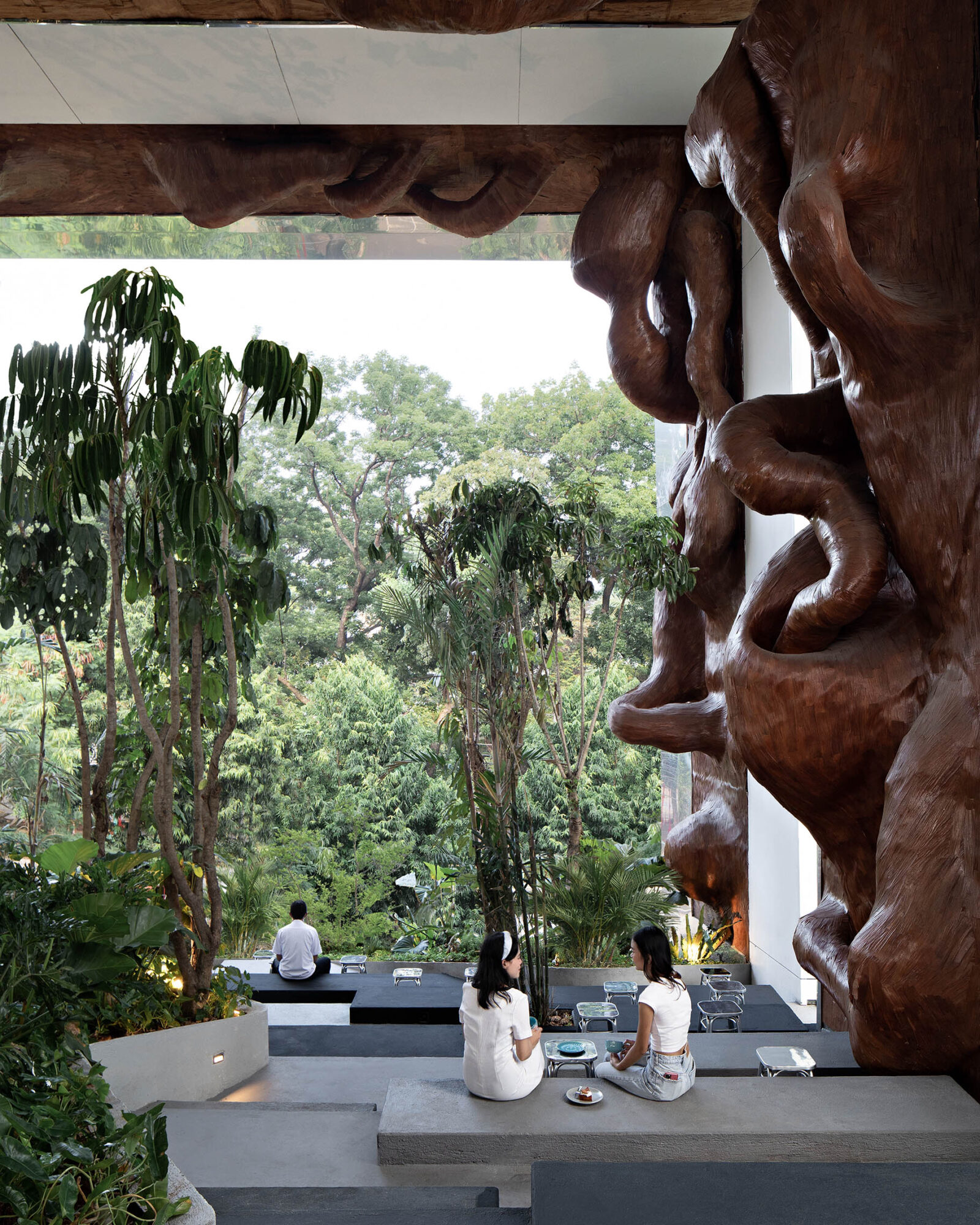 アートを組み込むフレームで自然を魅せるガーデンカフェ〈タナタップ・フレーム・ガーデン〉RAD+ar、インドネシア - TECTURE MAG（テクチャーマガジン） | 空間デザイン・建築メディア
