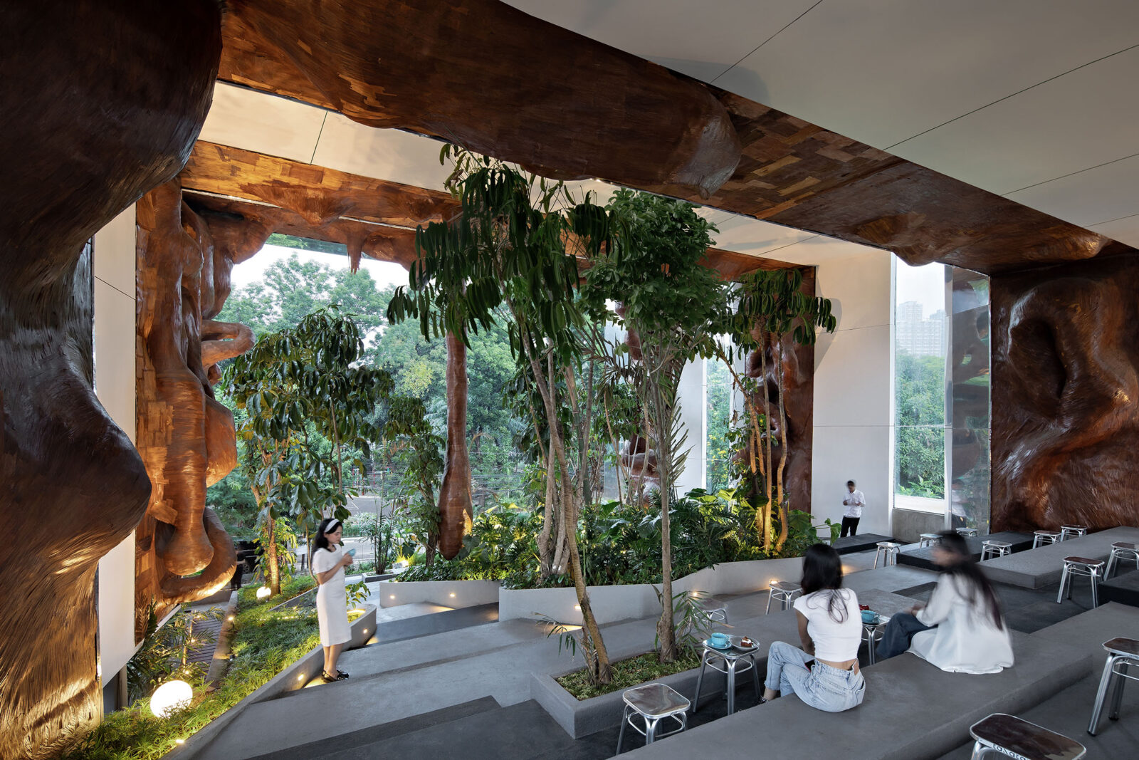 アートを組み込むフレームで自然を魅せるガーデンカフェ〈タナタップ・フレーム・ガーデン〉RAD+ar、インドネシア - TECTURE MAG（テクチャーマガジン） | 空間デザイン・建築メディア