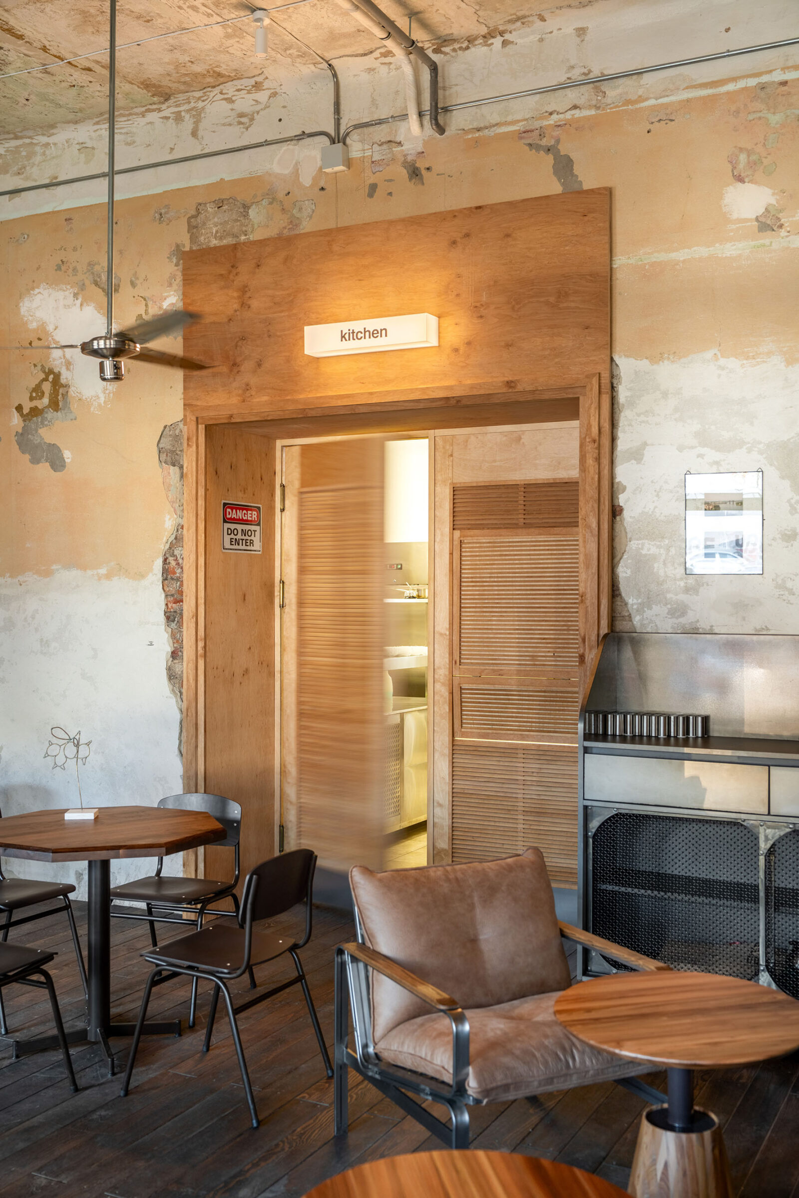 歴史あるキーウレンガを活かした新たなコミュニティハブ〈128 ポジール・フードマーケット〉バルベック・ビューロー、ウクライナ ...