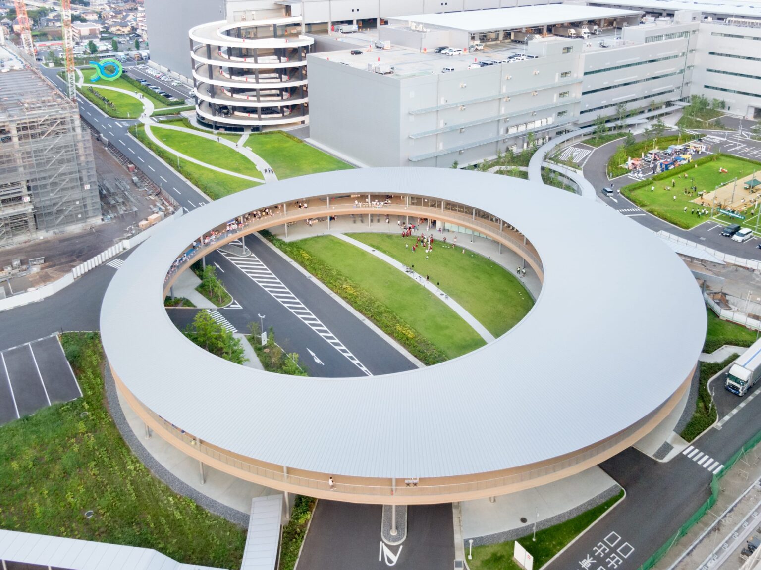 佐藤可士和氏と日本GLP帖佐義之氏が再編する 物流拠点の未来2/2 - TECTURE MAG（テクチャーマガジン） | 空間デザイン・建築メディア