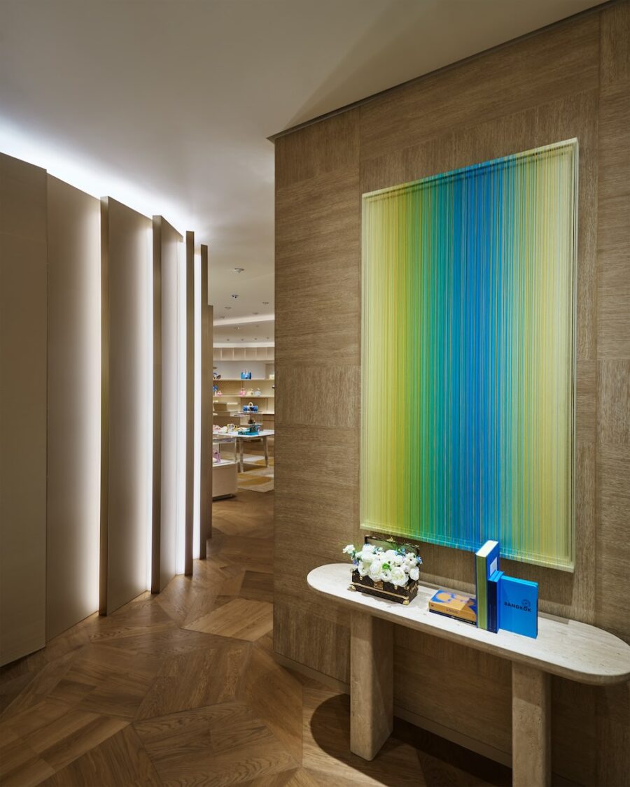 タイ・バンコクで話題のルイ・ヴィトンの〈LV ザ・プレイス バンコク〉の没入型エキシビジョン ｢VISIONARY JOURNEYS｣展のセノグラフィーをOMAパートナーの重松象平氏が担当 ...