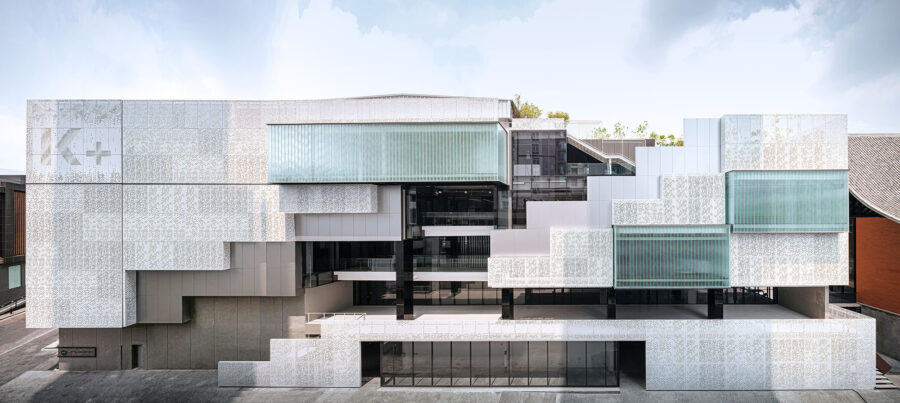 テック企業の独自性を空間から伝えるオフィスビル〈K+ Building〉pbm、タイ - TECTURE MAG（テクチャーマガジン） | 空間デザイン・建築メディア