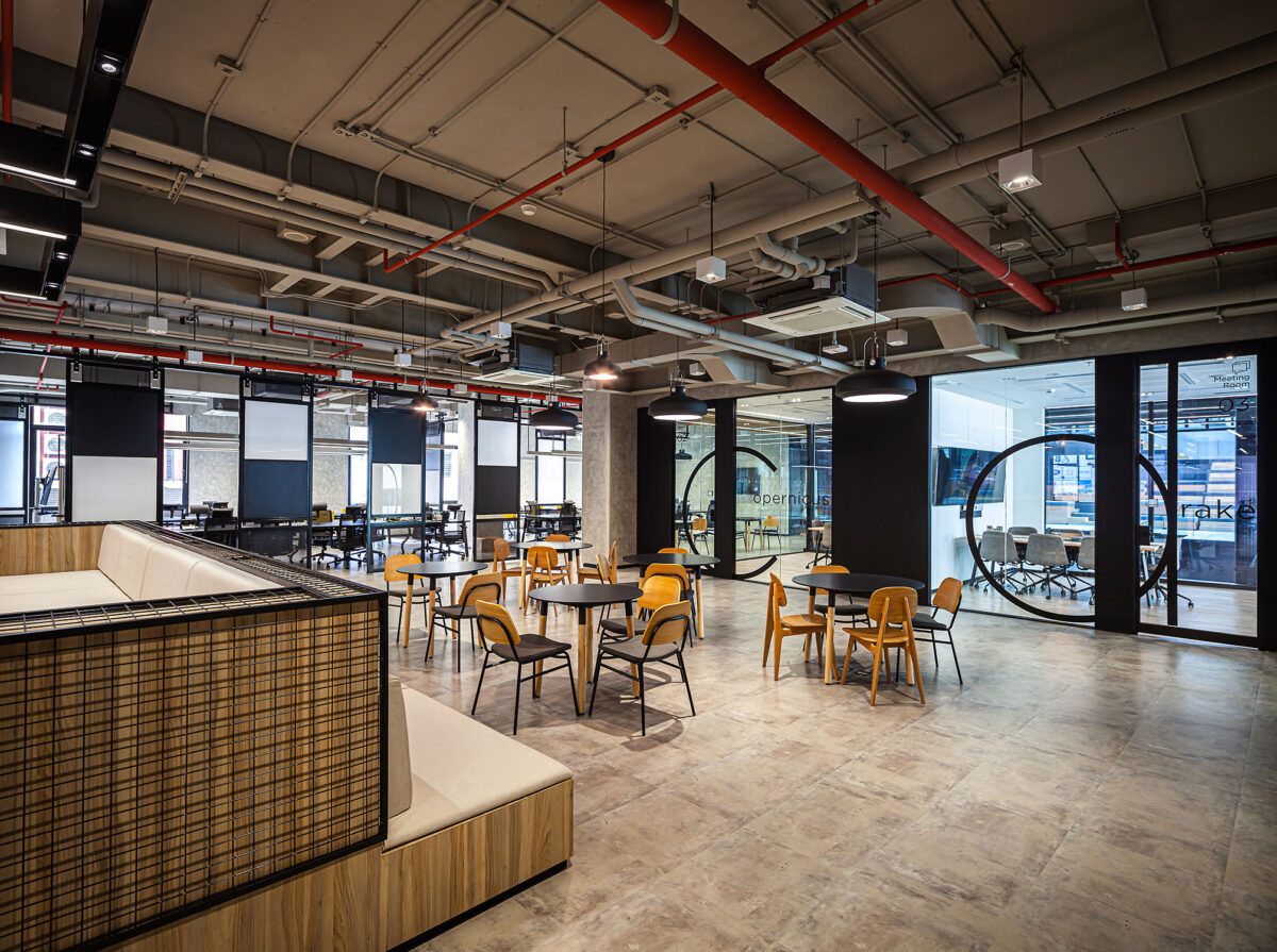 テック企業の独自性を空間から伝えるオフィスビル〈K+ Building〉pbm、タイ - TECTURE MAG（テクチャーマガジン） | 空間デザイン・建築メディア