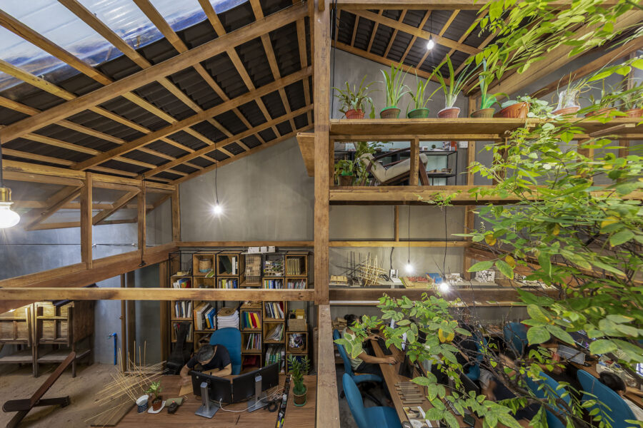 剥き出しの地面が気化熱を生み出す実験的な自社オフィス〈MAアーキテクツ・オフィス〉ベトナム - TECTURE MAG（テクチャーマガジン） | 空間デザイン・建築メディア