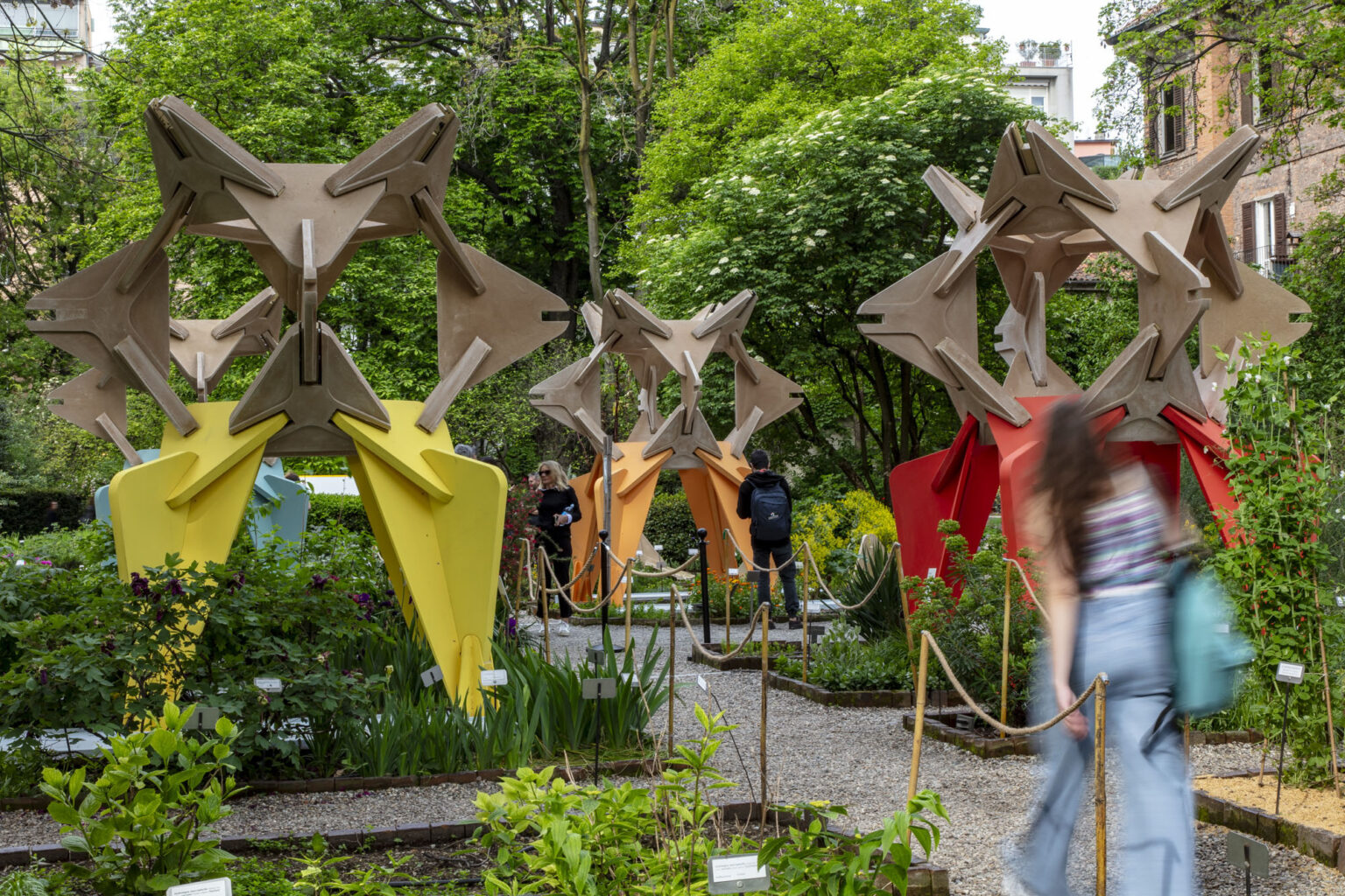 稲作の副産物「もみがら」でつくるインスタレーション〈sunRICE〉ミラノデザインウィーク2024、カルロ・ラッティ・アソシエイト、イタロ・ロタ - TECTURE MAG（テクチャーマガジン ...