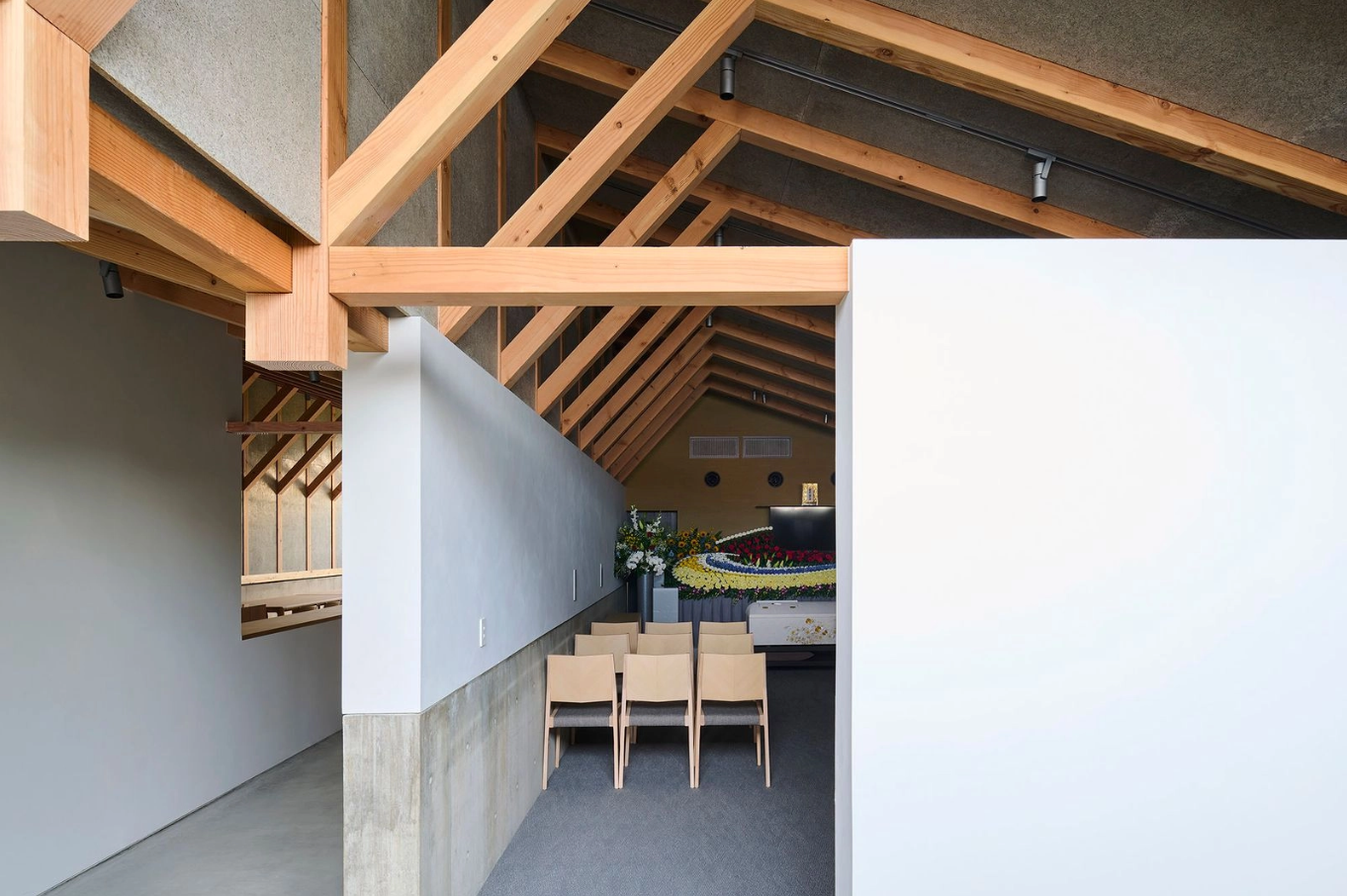 神前の家族葬会館 / 3411 STUDIO - TECTURE MAG（テクチャーマガジン） | 空間デザイン・建築メディア