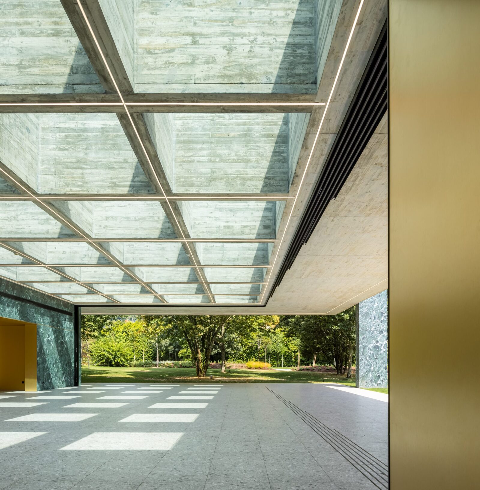 モダニズムとミニマリズムを現代に受け継ぐパビリオン〈Pavilion in the Garden〉スペースワーカーズ、ポルトガル - TECTURE MAG（テクチャーマガジン） | 空間 ...