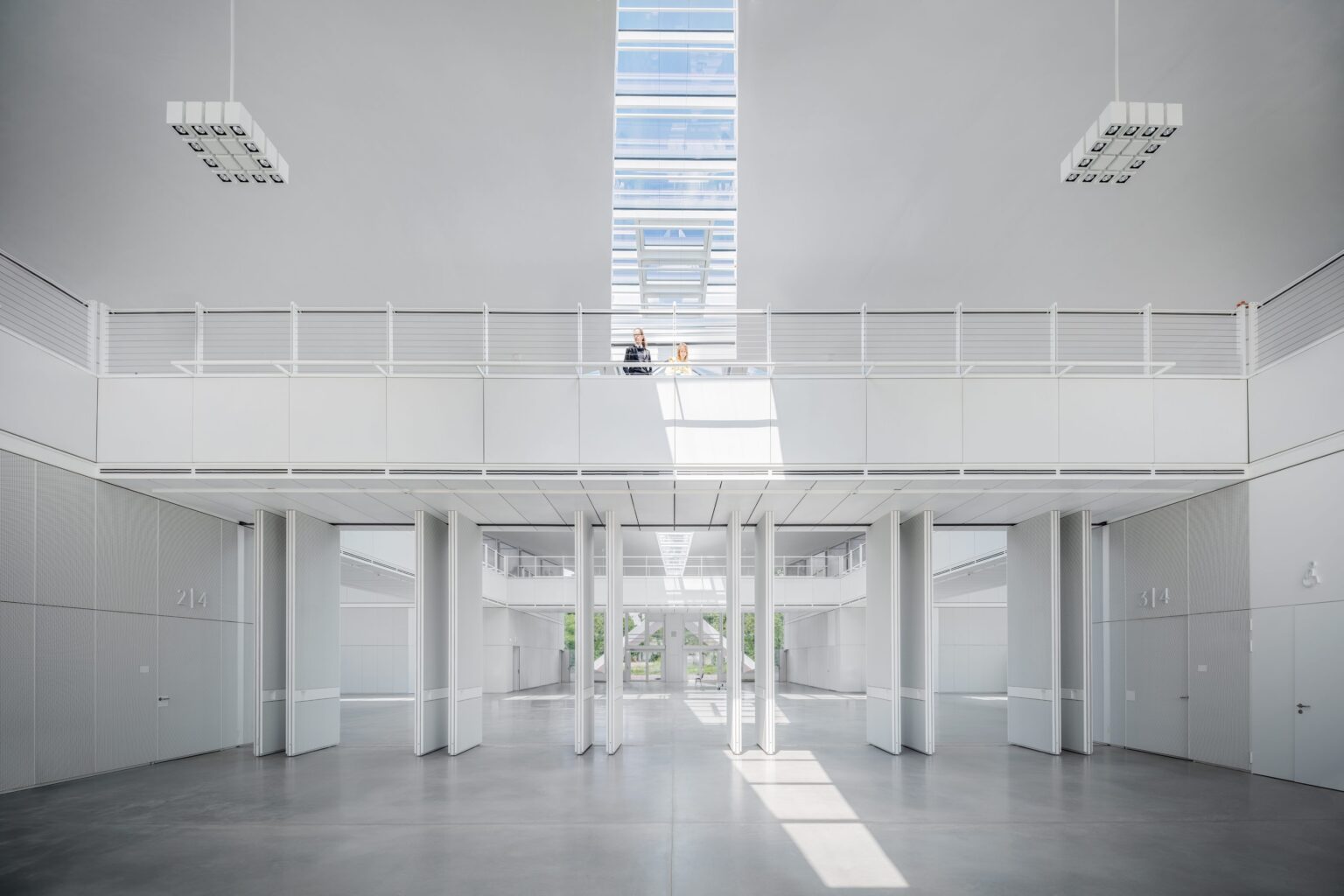 ウルリッヒ・ミュターが設計した4つの双曲面屋根の建築〈Hyparschale〉をgmpが改修した多目的ホール、ドイツ - TECTURE MAG（テクチャーマガジン） | 空間デザイン・建築メディア