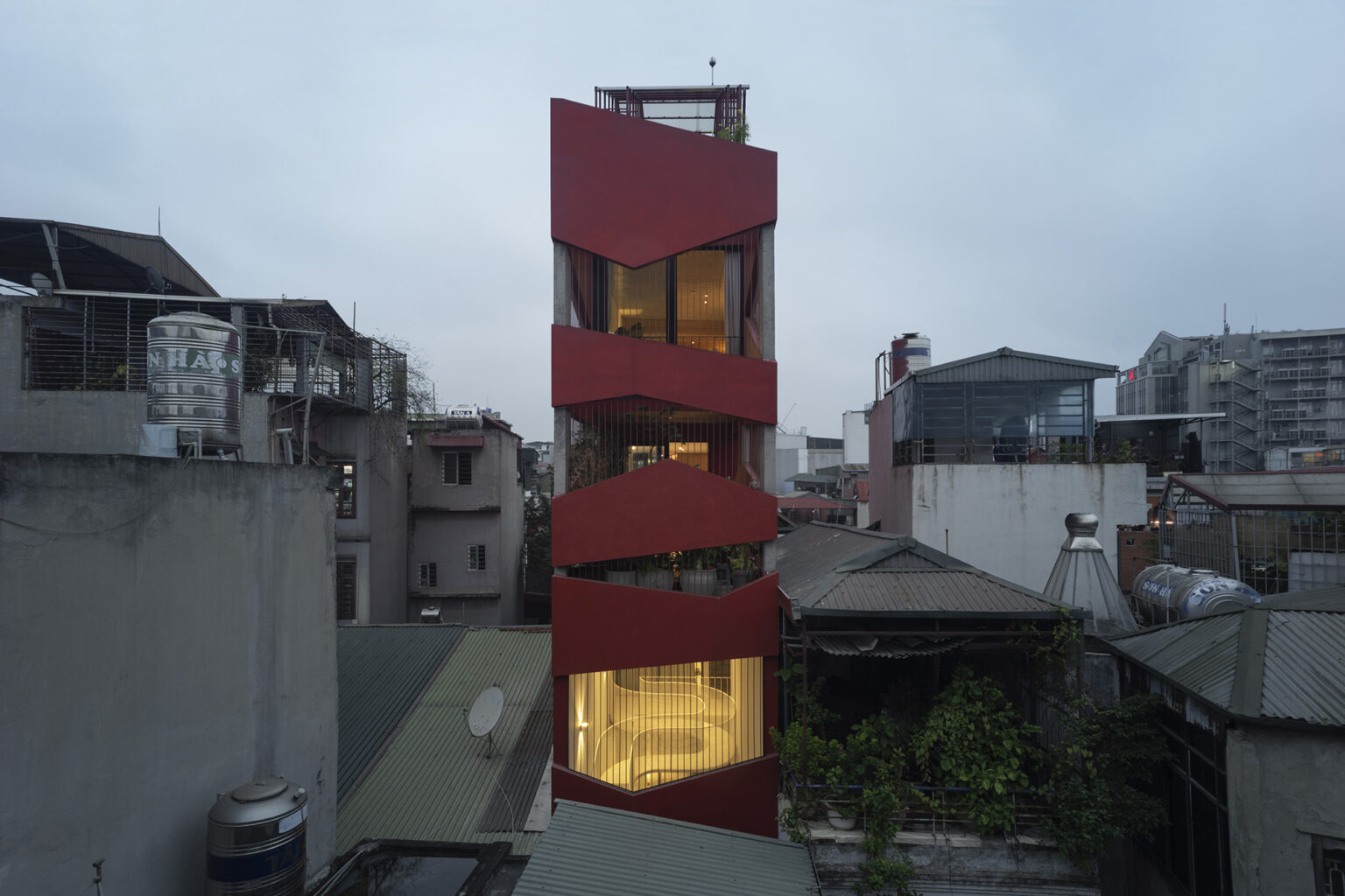 自然を織り込みほどよい距離感を生み出す2世帯住宅〈メゾンKN〉ベトナム・ハノイ、ギア・アーキテクト - TECTURE MAG（テクチャーマガジン） | 空間デザイン・建築メディア